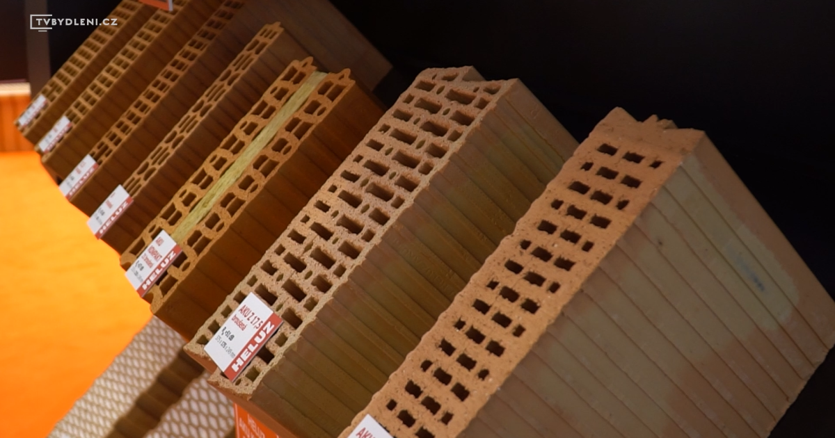 Cihly, zdění, stropní konstrukce i skla jako celek pro co nejvyšší ...